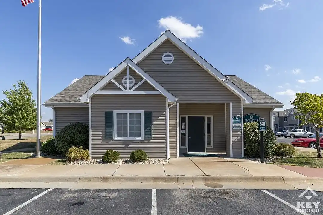 Brookfield Residences - Manhattan, KS 66502 | ApartmentGuide.com