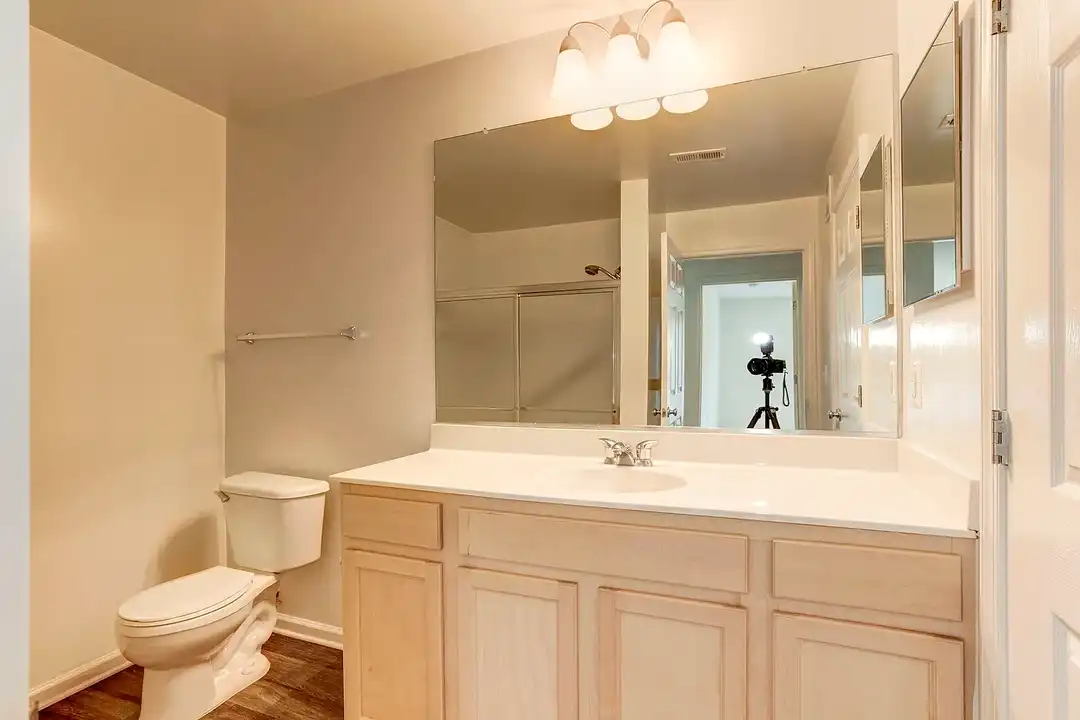 County Center Crossing - Woodbridge, VA 22192 | ApartmentGuide.com