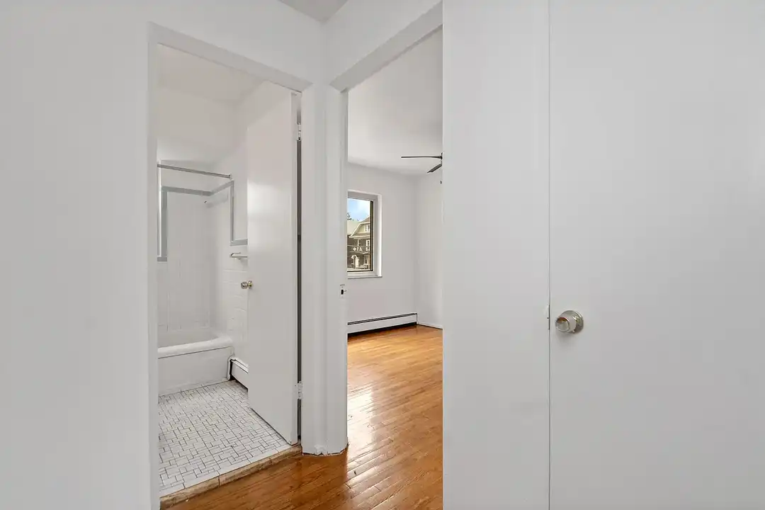 356 Probasco St - Cincinnati, OH 45220 | ApartmentGuide.com
