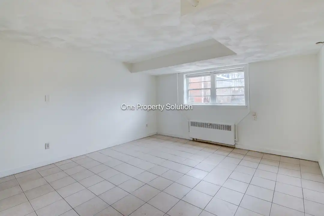 925 W 35th Ave unit 2 - Gary, IN 46408 | ApartmentGuide.com