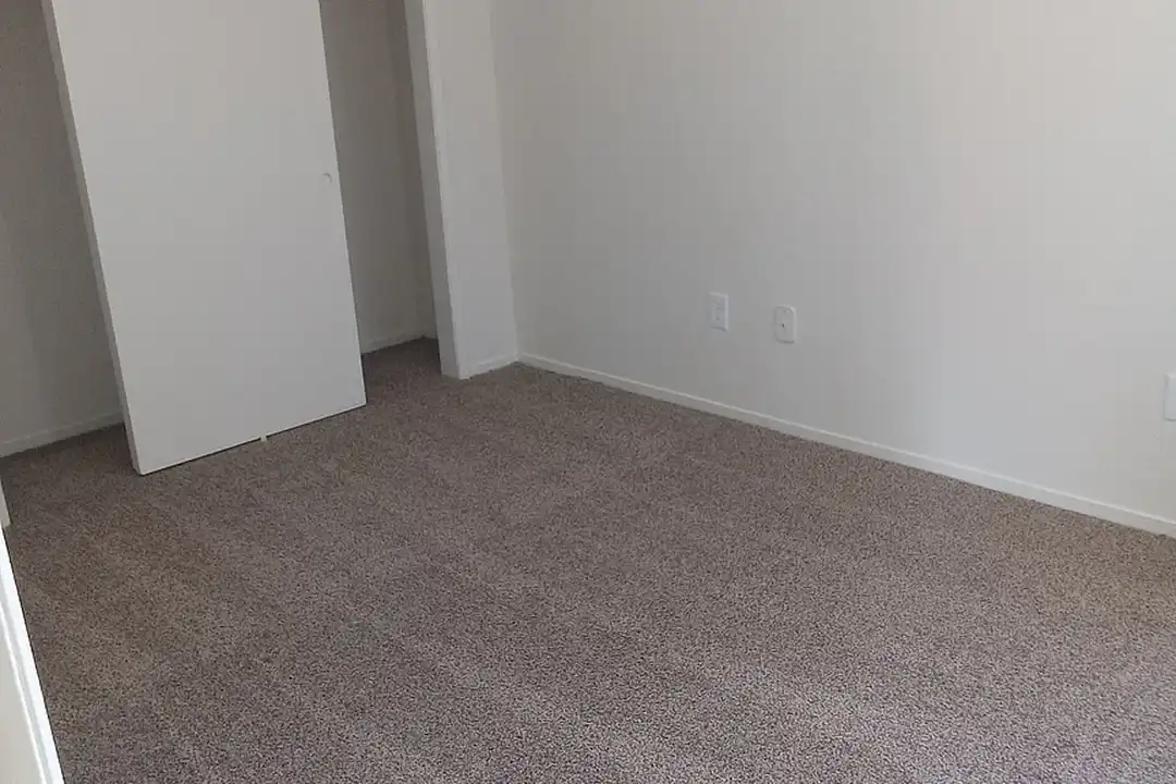 BULLARD WEST APARTMENTS - Fresno, CA 93722 | ApartmentGuide.com