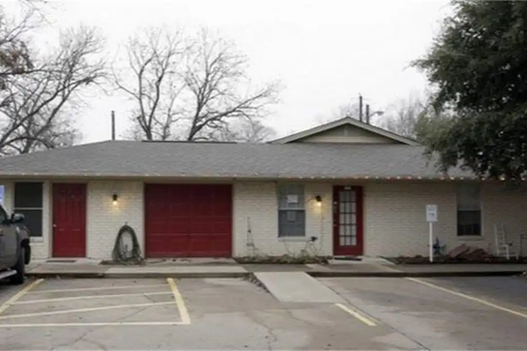 401 N Third St - Mabank, TX 75147 | ApartmentGuide.com