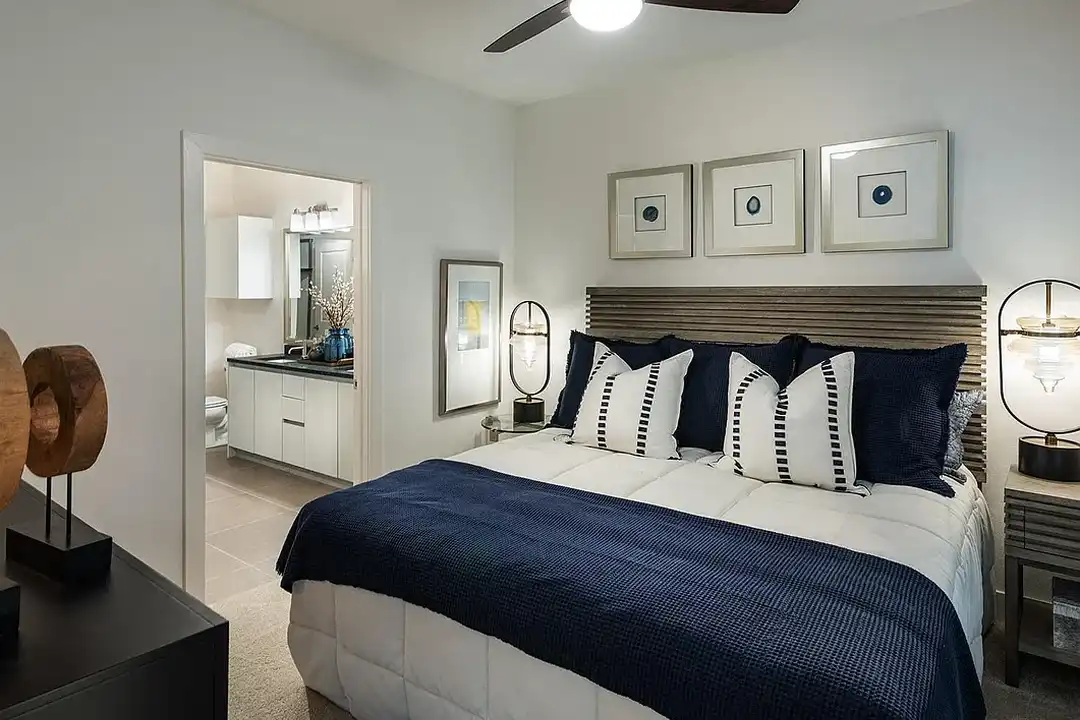 Bell Warner Center - Canoga Park, CA 91303 | ApartmentGuide.com