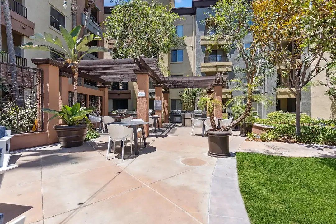The Kitt at Warner Center - Woodland Hills, CA 91303 | ApartmentGuide.com