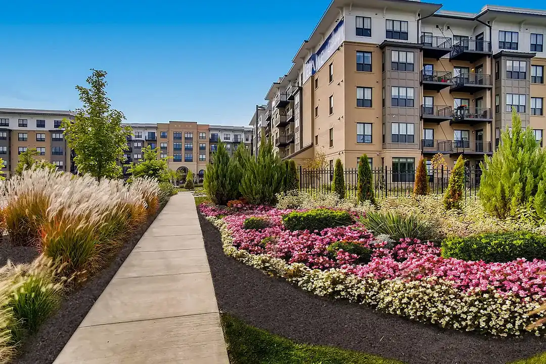 The Elaine - Northbrook, IL 60062 | ApartmentGuide.com