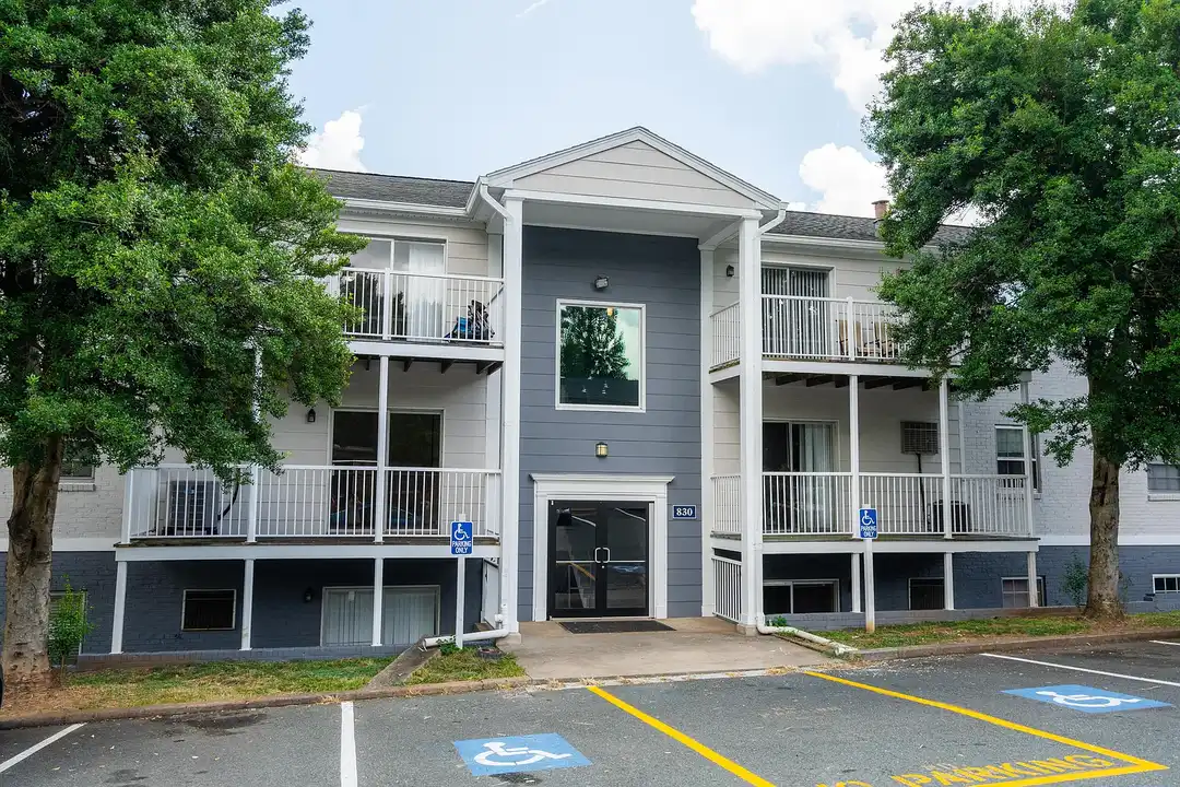 Blue Ridge Crossing Apartments & Townhomes - Charlottesville, VA 22901 ...