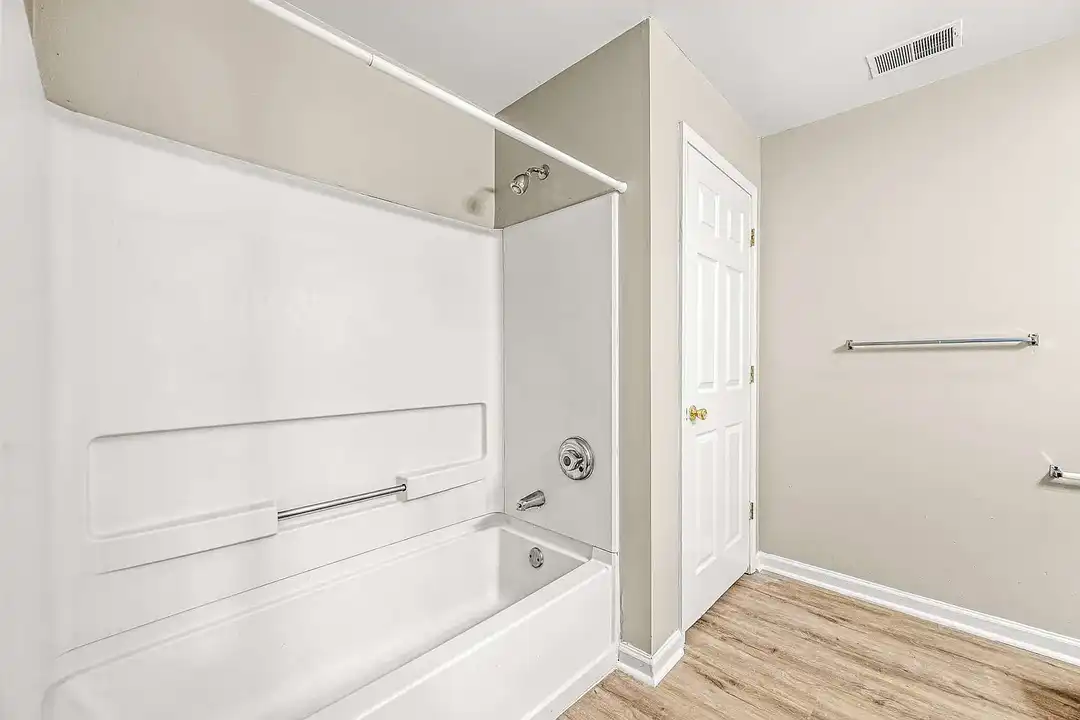 Amber Grove - Lakewood, NJ 08701 | ApartmentGuide.com