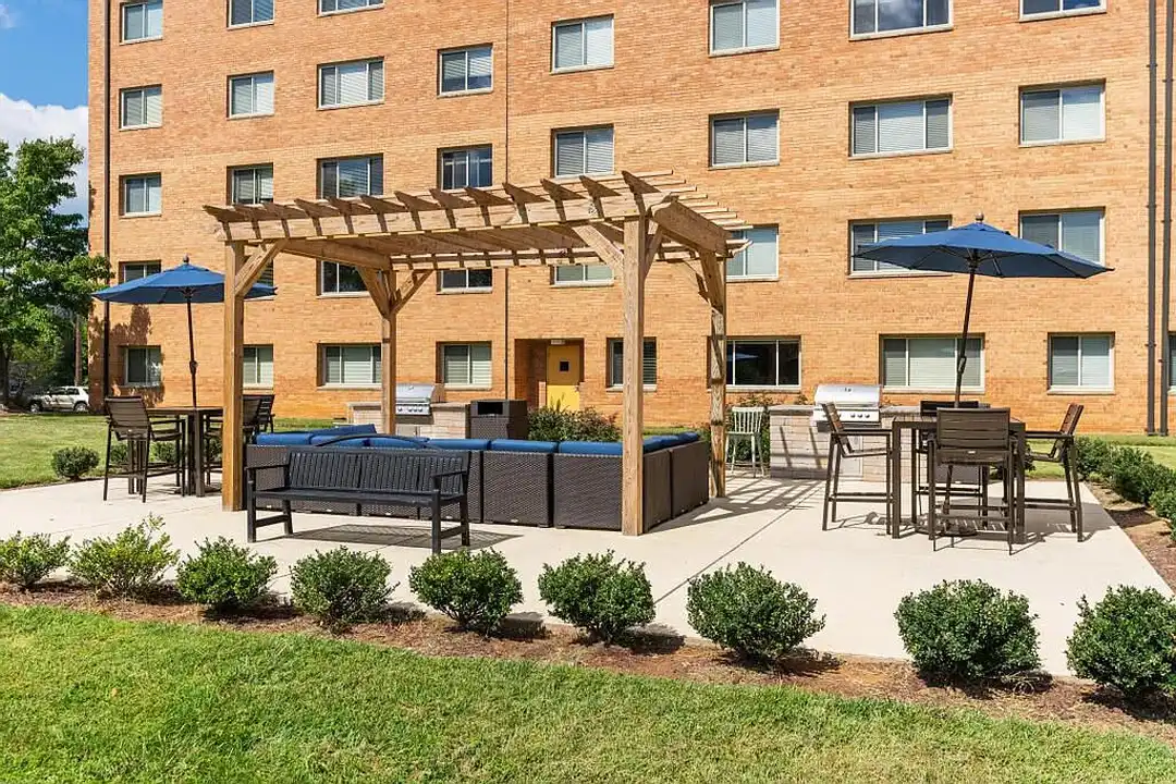 Wood Lee Arms - Arlington, VA 22207 | ApartmentGuide.com
