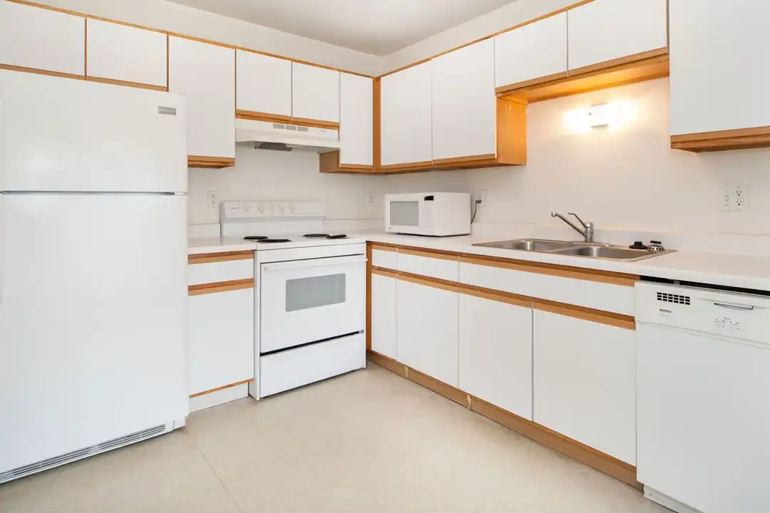 890 Fotis Dr - Dekalb, IL 60115 | ApartmentGuide.com