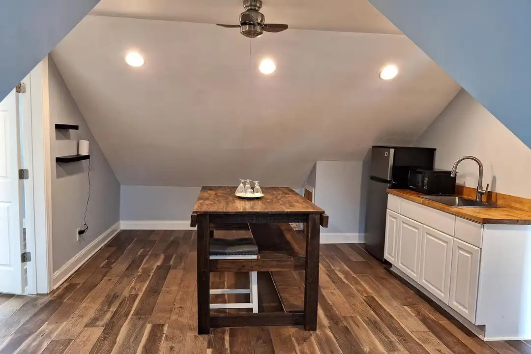 9078 Knoll Run Ln - Marshall, VA 20115 | ApartmentGuide.com