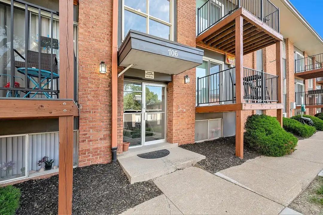 Blue Springs Apartments - Blue Springs, MO 64015 | ApartmentGuide.com