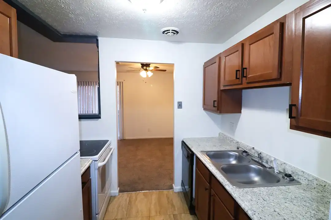The Ridgeview Apartment - Cincinnati, OH 45230 | ApartmentGuide.com