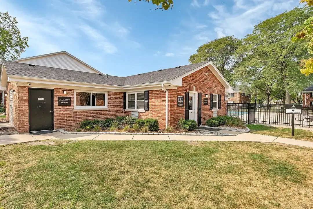 Iron Gate Apartments - Glen Ellyn, IL 60137 | ApartmentGuide.com