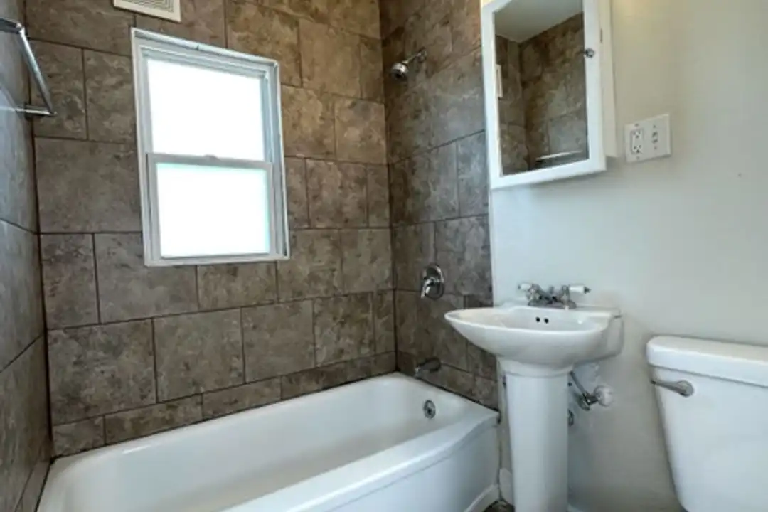 303 S Taylor St unit 4 - Green Bay, WI 54303 | ApartmentGuide.com