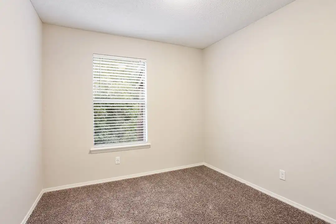 600 NE 291 Hwy unit 211 - Lees Summit, MO 64063 | ApartmentGuide.com
