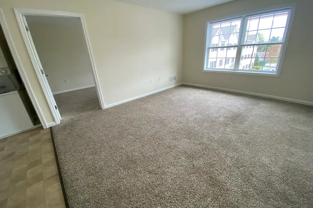 Redstone Apartments - Manchester, NH 03104 | ApartmentGuide.com