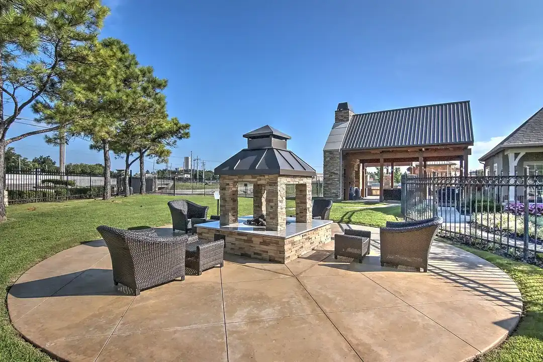 Mansions at Riverside - Tulsa, OK 74137 | ApartmentGuide.com