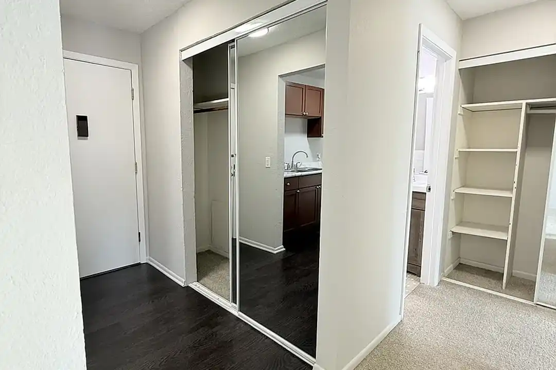 Johnson Parkway Apartments - Saint Paul, MN 55106 | ApartmentGuide.com
