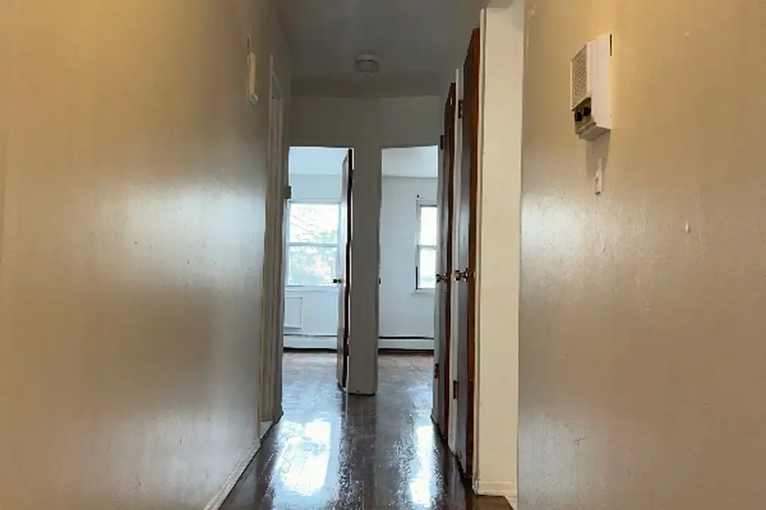 142-22 Pershing Crescent unit 3 - Jamaica, NY 11435 | ApartmentGuide.com
