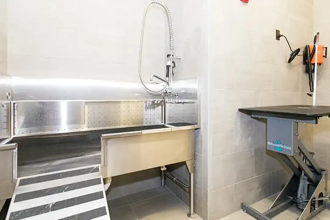 Overlook at Franklin Square - Baltimore, MD 21237 | ApartmentGuide.com