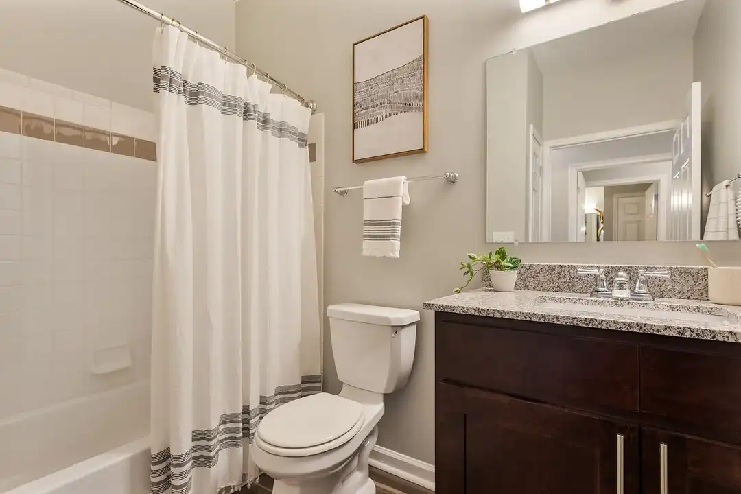 Fieldstone at Glenwood Crossing - Cincinnati, OH 45215 | ApartmentGuide.com