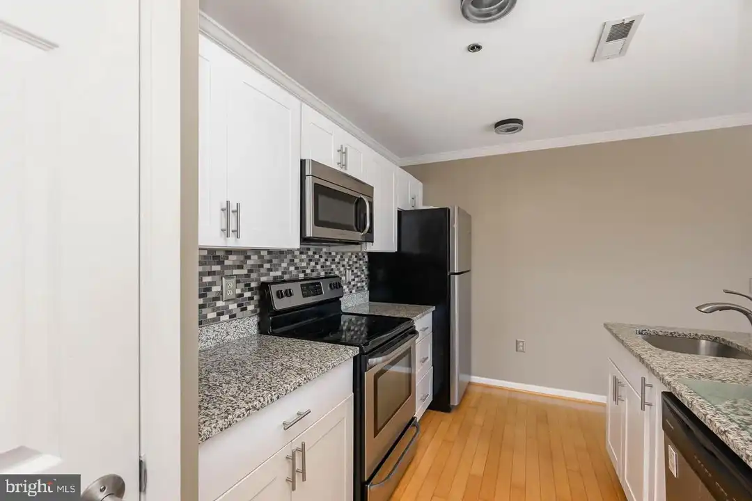2702 Lighthouse Point E unit 712 - Baltimore, MD 21224 | ApartmentGuide.com