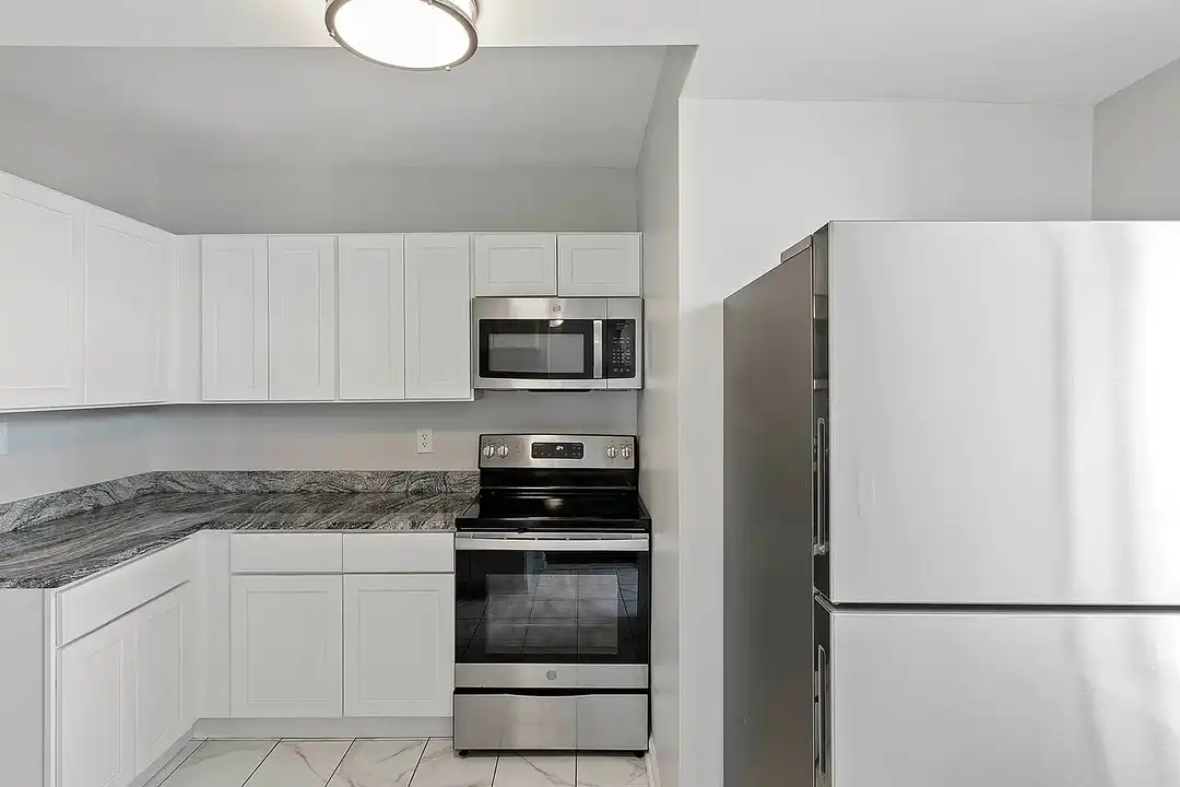 Beach Club Detroit - Detroit, MI 48214 | ApartmentGuide.com