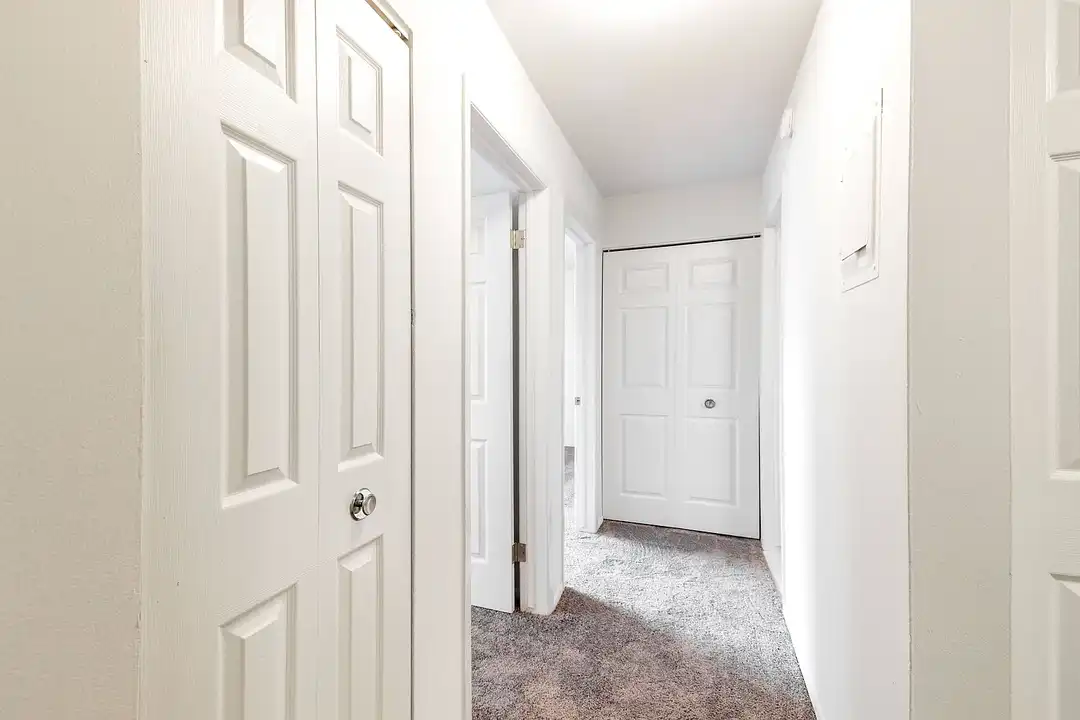 Waynewood Apartments - Westland, MI 48185 | ApartmentGuide.com