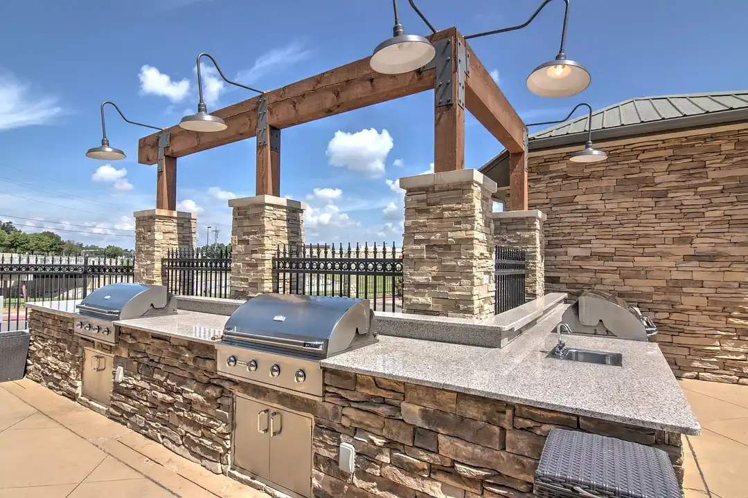 Mansions at Riverside - Tulsa, OK 74137 | ApartmentGuide.com