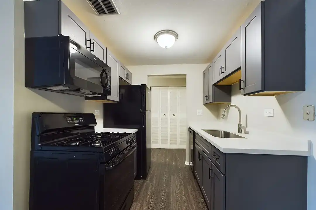 Renaissance at Carol Stream - Carol Stream, IL 60188 | ApartmentGuide.com