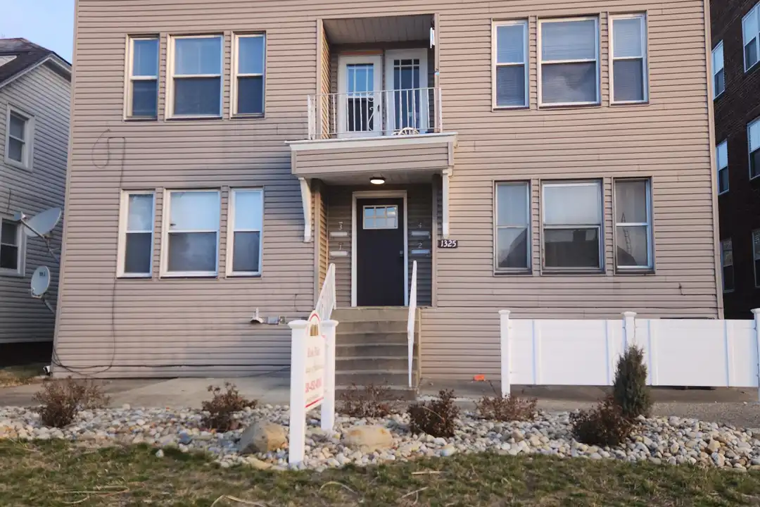1325 12th St NW unit # 1 - Canton, OH 44703 | ApartmentGuide.com