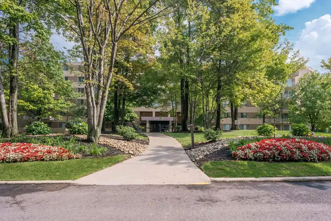 Sherri Park Apartments - Cleveland, OH 44124 | ApartmentGuide.com