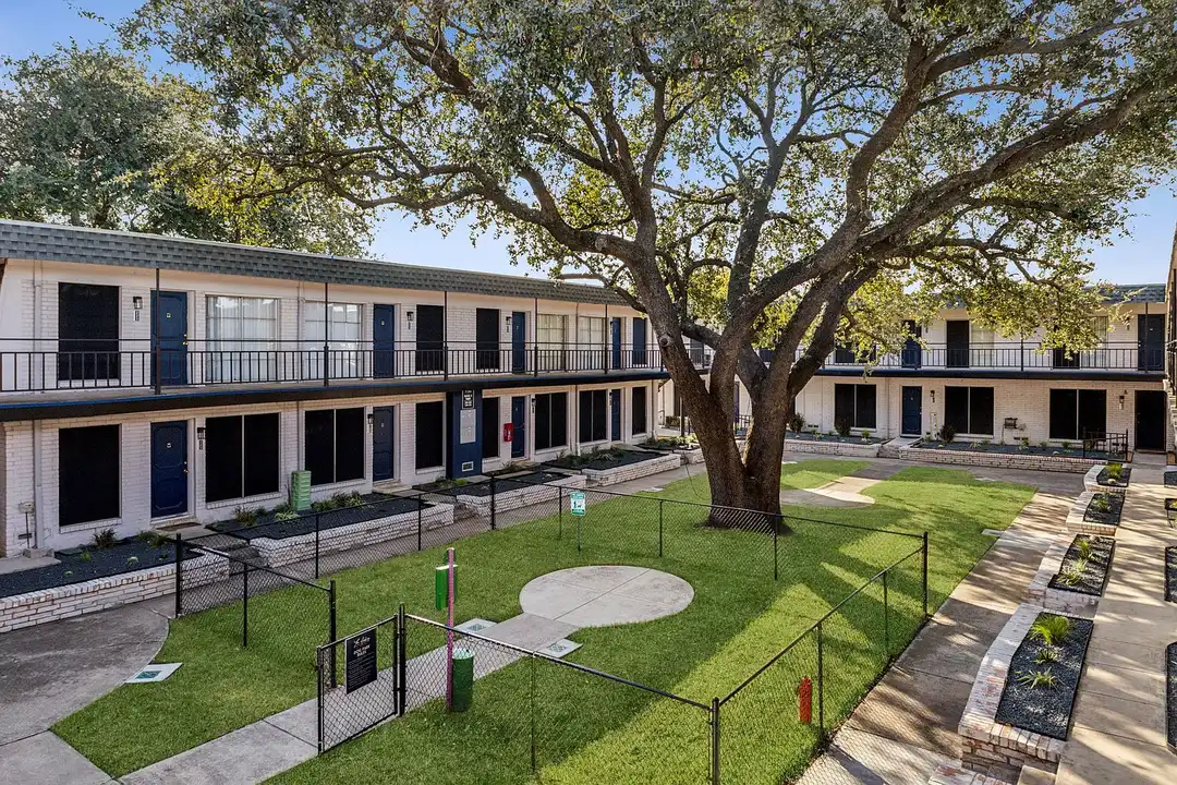 The Ashley at Bluffview Apartments - Dallas, TX 75220 | ApartmentGuide.com