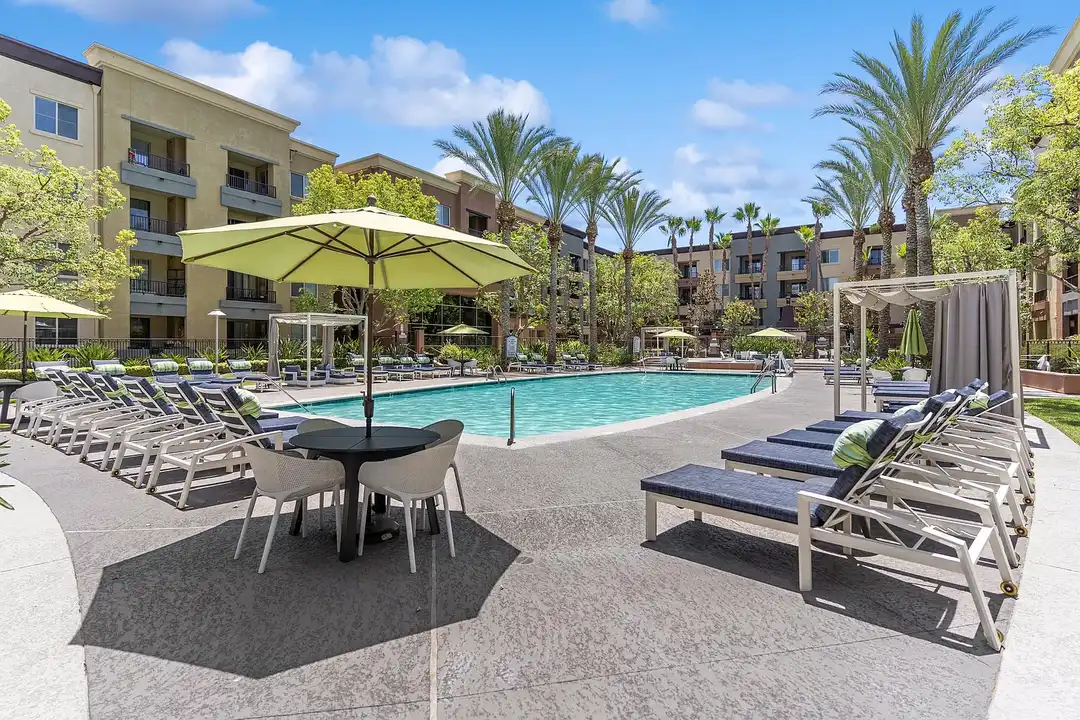 The Kitt at Warner Center - Woodland Hills, CA 91303 | ApartmentGuide.com