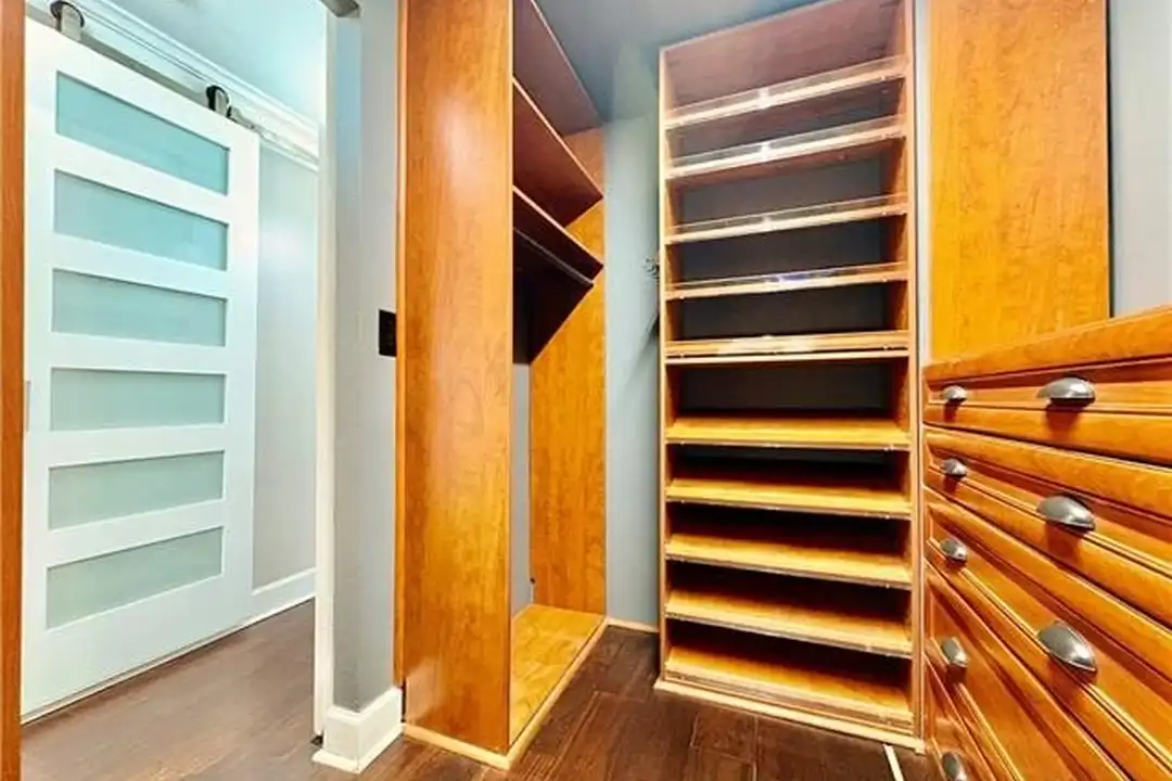 1205 St Charles Ave #1101 - New Orleans, LA 70130 | ApartmentGuide.com