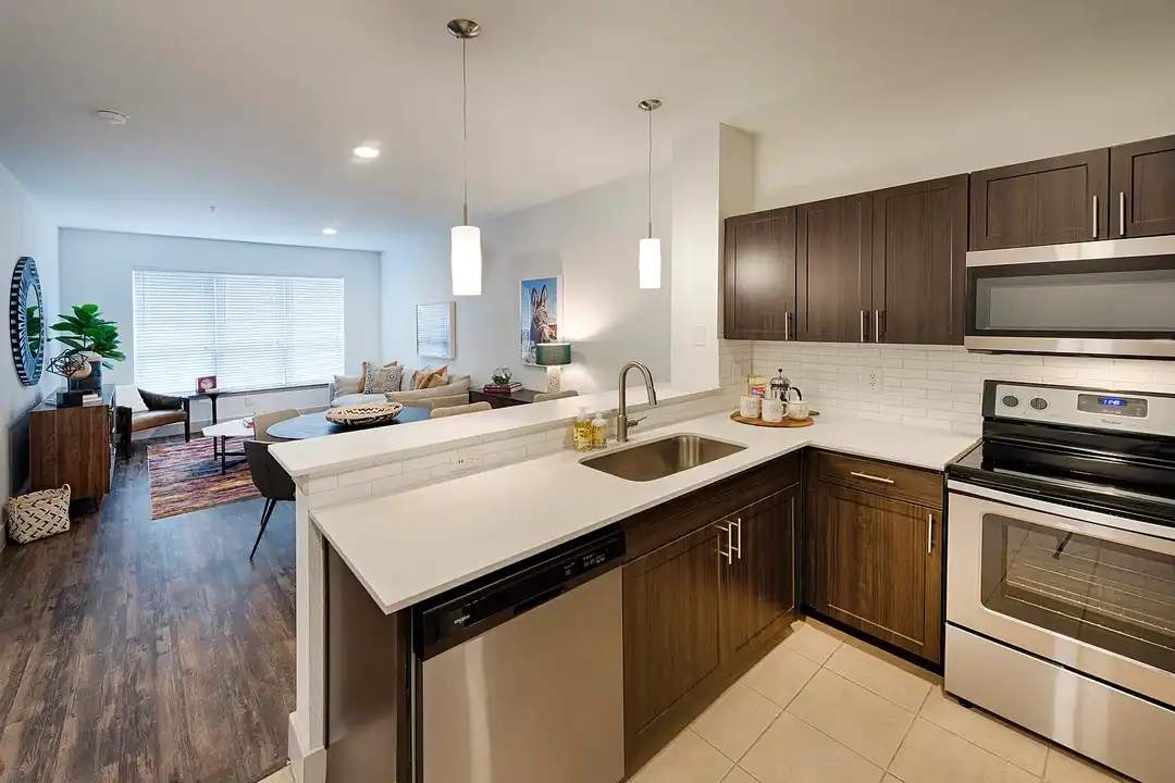 2222 Smith - Houston, TX 77002 | ApartmentGuide.com