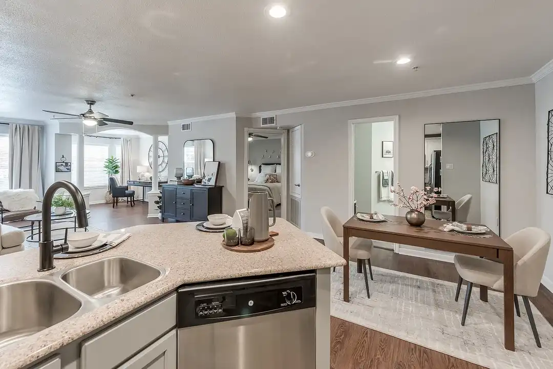 Alister Galleria - Houston, TX 77057 | ApartmentGuide.com