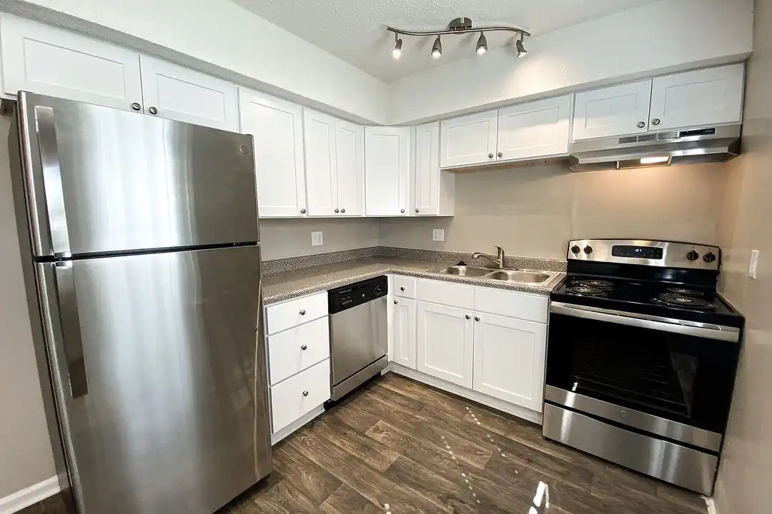 TOWNES AT UNIVERSITY - Charlotte, NC 28213 | ApartmentGuide.com