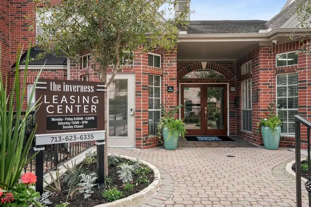 The Inverness - Houston, TX 77098 | ApartmentGuide.com