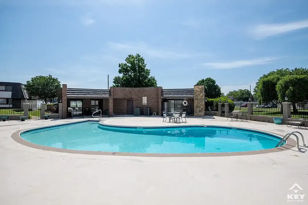 Pheasant Run Apartments - Wichita, KS 67207 | ApartmentGuide.com