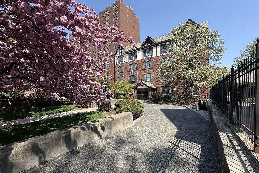583 MT. Prospect Gardens - Newark, NJ 07104 | ApartmentGuide.com