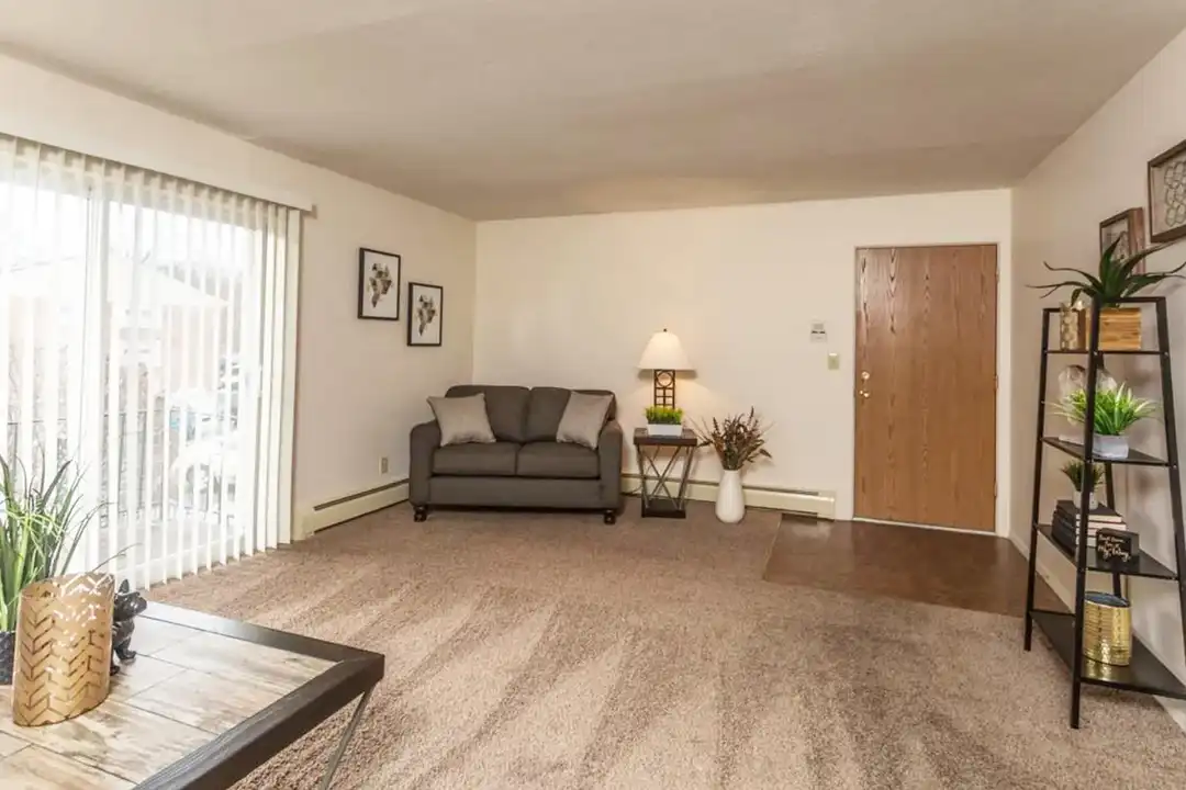 Westview Heights - Hubbard, OH 44425 | ApartmentGuide.com