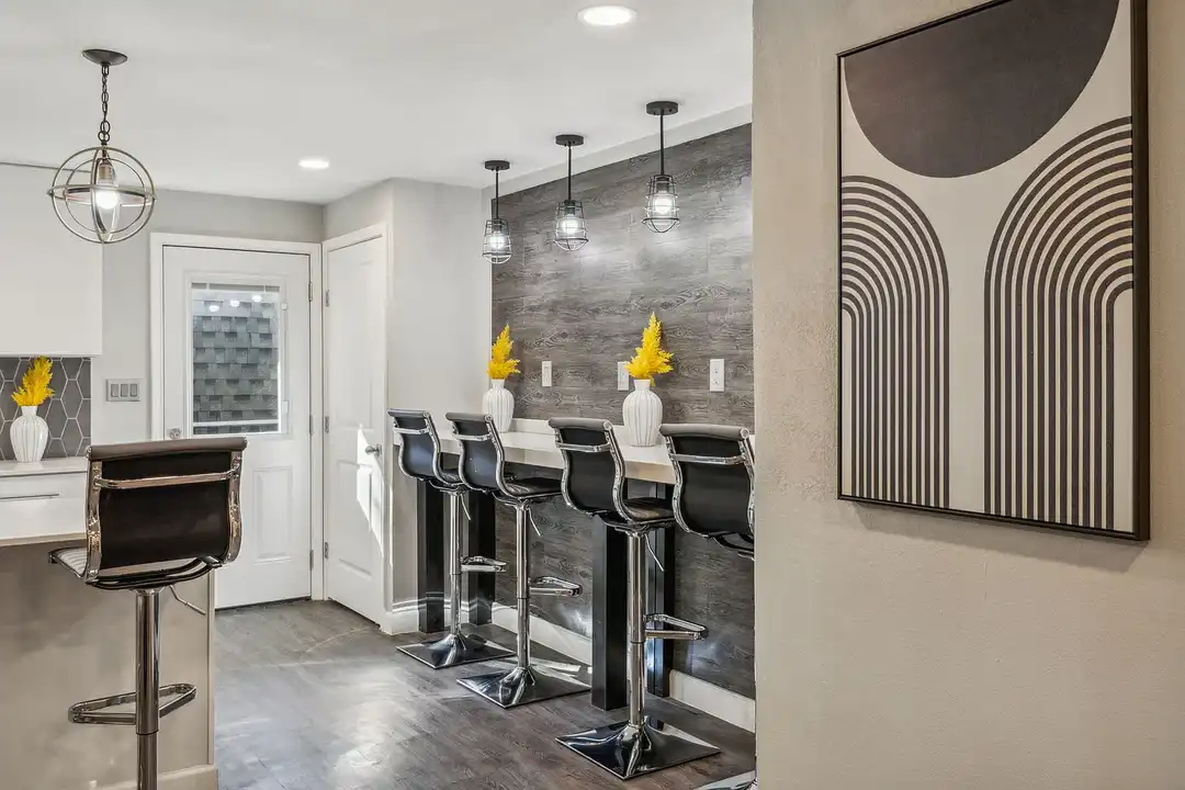 The Ashley at Bluffview Apartments - Dallas, TX 75220 | ApartmentGuide.com
