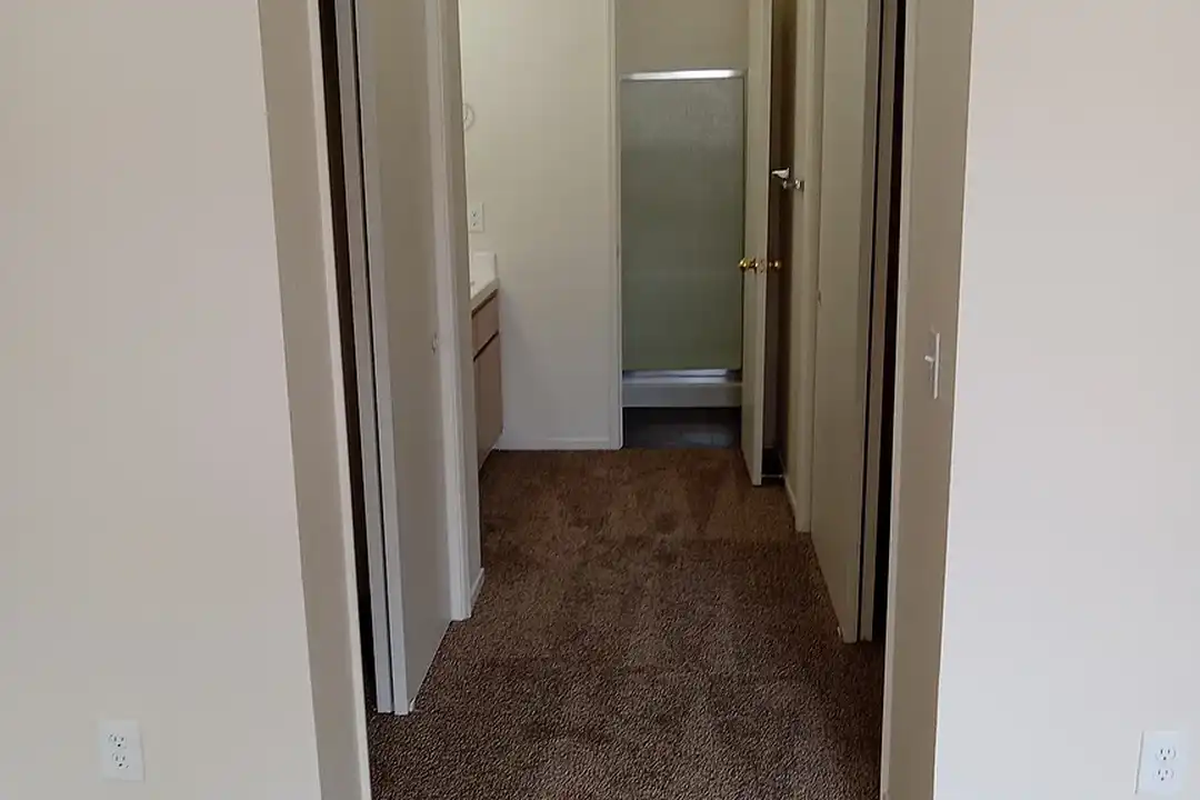 BULLARD WEST APARTMENTS - Fresno, CA 93722 | ApartmentGuide.com
