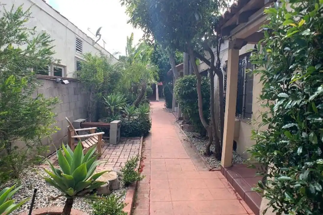 847 N Formosa Ave - Los Angeles, CA 90046 | ApartmentGuide.com