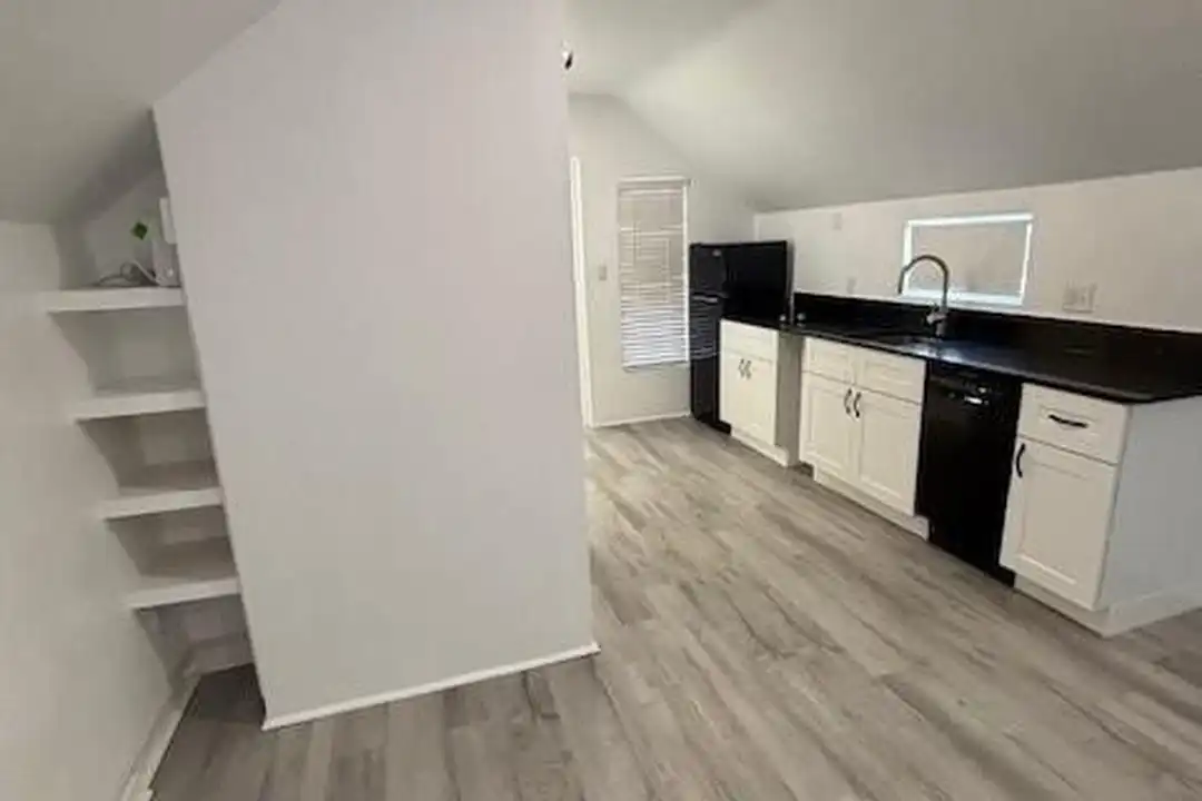 306 E Hughbert St #1/2 B - Norman, OK 73069 | ApartmentGuide.com