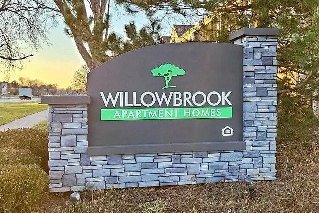 Willowbrook Apartment Homes - Willowbrook, IL 60527 | ApartmentGuide.com