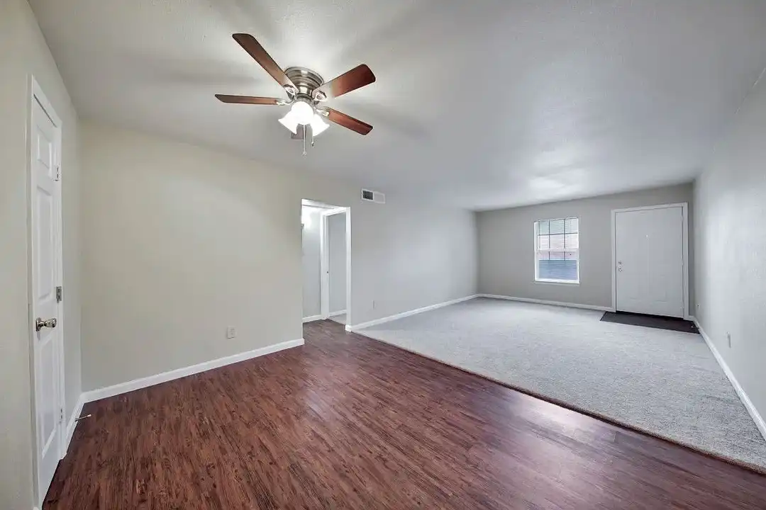Pelican Pointe - Houston, TX 77081 | ApartmentGuide.com
