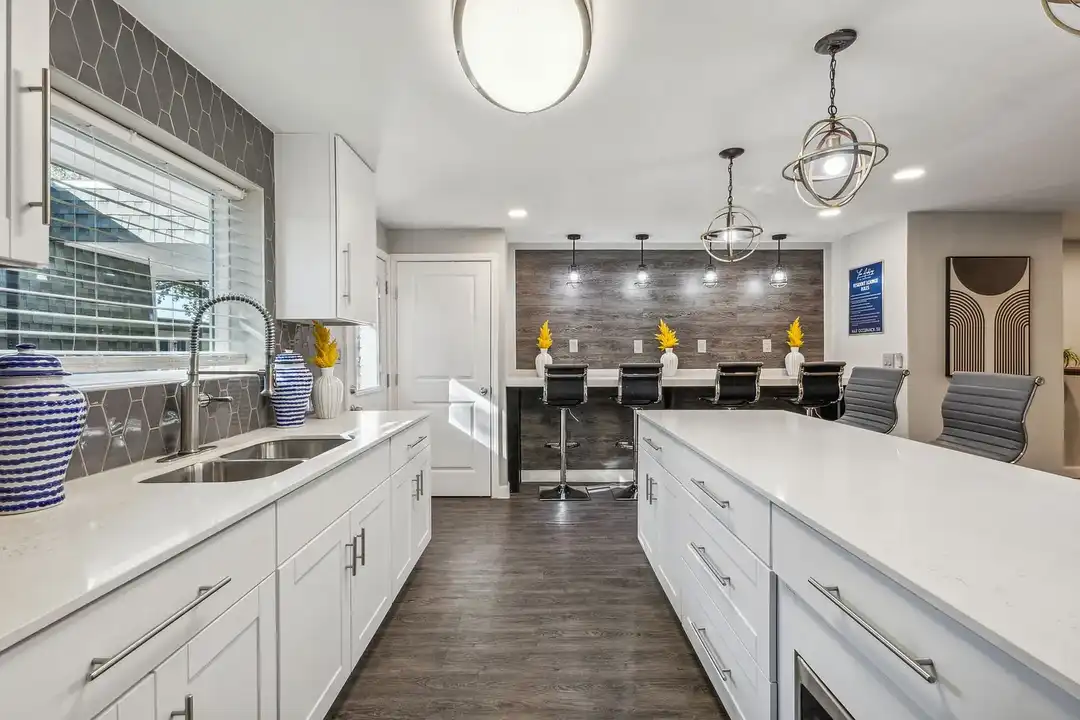 The Ashley at Bluffview Apartments - Dallas, TX 75220 | ApartmentGuide.com