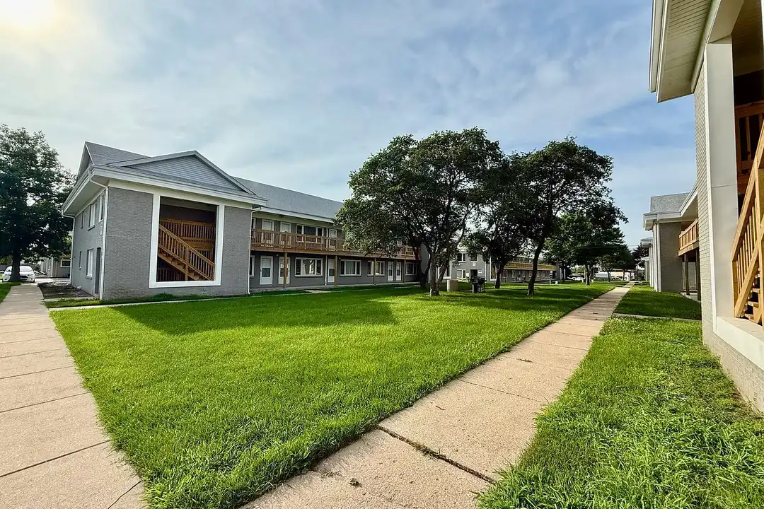 Harrison Beach - Rockford, IL 61108 | ApartmentGuide.com